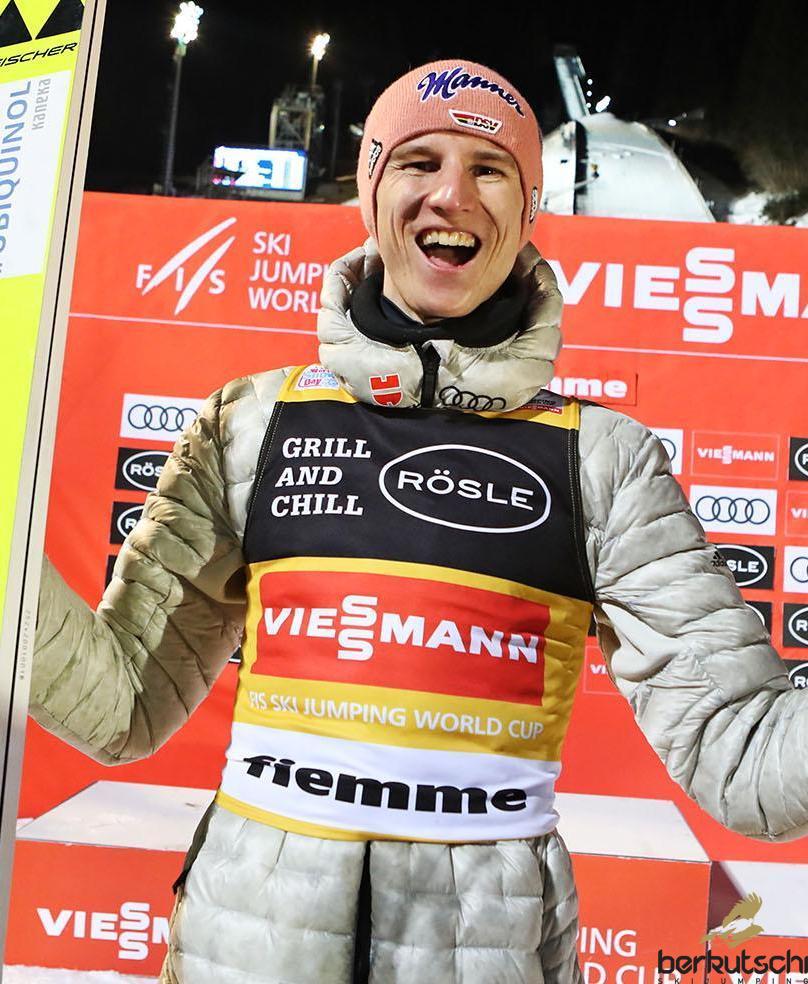 Karl Geiger springt mit Sieg in Val di Fiemme ins Gelbe Trikot