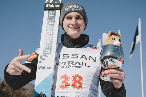 Nach 5 Jahren Pause: Domen Prevc feiert Sieg in Sapporo